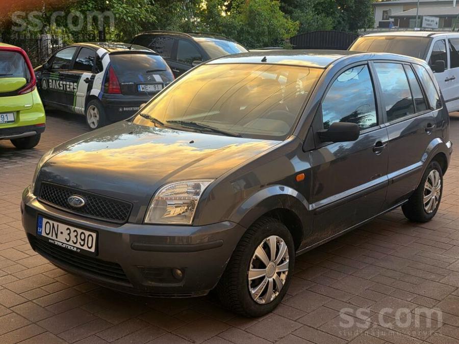 Grey Ford Fusion 2003 in Riga, with an engine capacity of 1.40 L and mileage of 247 thousand km for 1850 €, photo 1 on AUTOMOTO.COM.LV