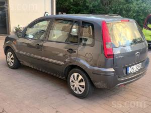 Grey Ford Fusion 2003 in Riga, with an engine capacity of 1.40 L and mileage of 247 thousand km for 1850 €, photo 5 on AUTOMOTO.COM.LV