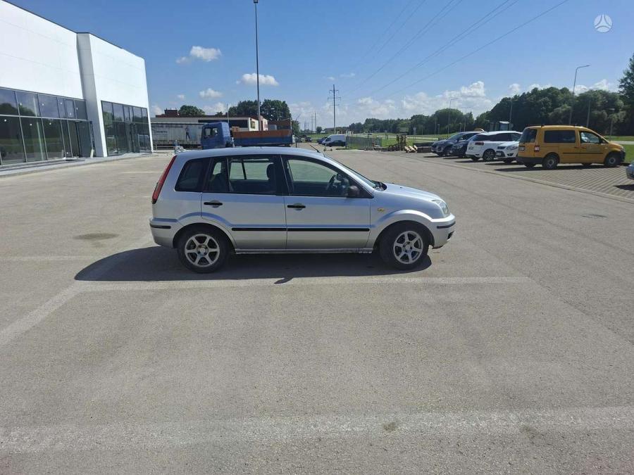 Grey Ford Fusion 2003 in Siauliai, with an engine capacity of 1.40 L and mileage of 180 thousand km for 1150 €, photo 3 on AUTOMOTO.COM.LV