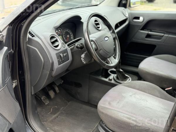 Pelēks Ford Fusion 2006 Rīga, ar dzinēja tilpumu 1.60 L un nobraukumu 178 tūkst. km par 1950 €, foto 5 vietnē AUTOMOTO.COM.LV
