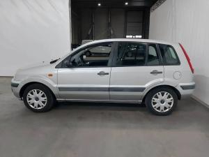 Grey Ford Fusion 2006 in Limbazi, with an engine capacity of 1.40 L and mileage of 168 thousand km for 2550 €, photo 4 on AUTOMOTO.COM.LV