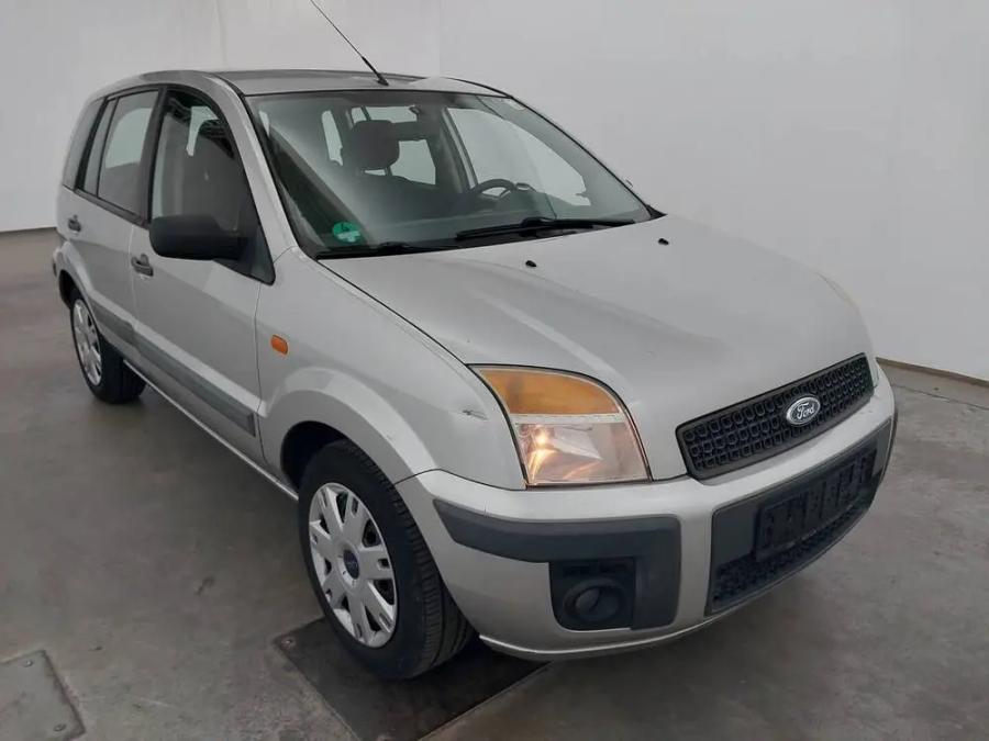 Grey Ford Fusion 2006 in Limbazi, with an engine capacity of 1.40 L and mileage of 168 thousand km for 2550 €, photo 5 on AUTOMOTO.COM.LV