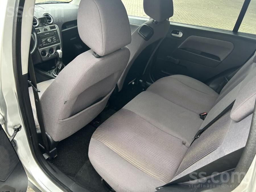 Grey Ford Fusion 2007 in Dobele, with an engine capacity of 1.60 L and mileage of 206 thousand km for 3150 €, photo 11 on AUTOMOTO.COM.LV