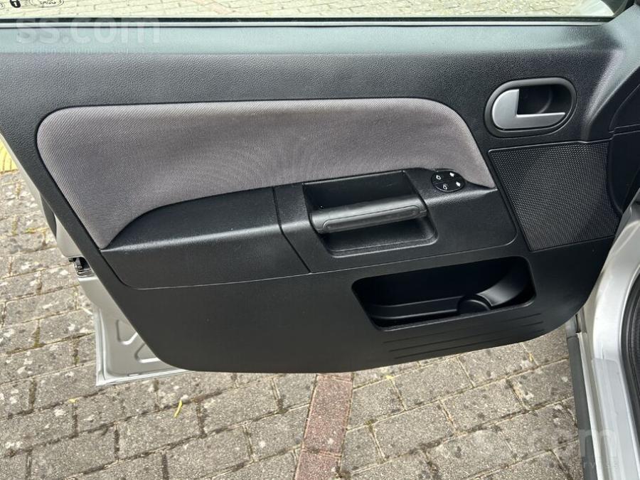 Grey Ford Fusion 2007 in Dobele, with an engine capacity of 1.60 L and mileage of 206 thousand km for 3150 €, photo 23 on AUTOMOTO.COM.LV