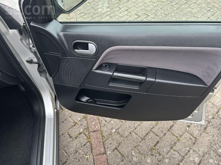 Grey Ford Fusion 2007 in Dobele, with an engine capacity of 1.60 L and mileage of 206 thousand km for 3150 €, photo 24 on AUTOMOTO.COM.LV