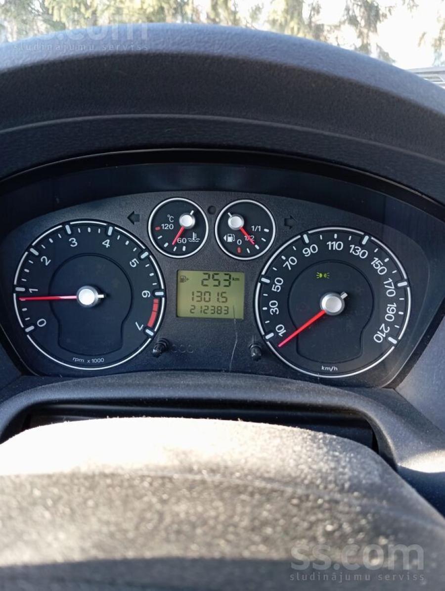 Grey Ford Fusion 2008 in Aluksne, with an engine capacity of 1.40 L and mileage of 212 thousand km for 1850 €, photo 6 on AUTOMOTO.COM.LV