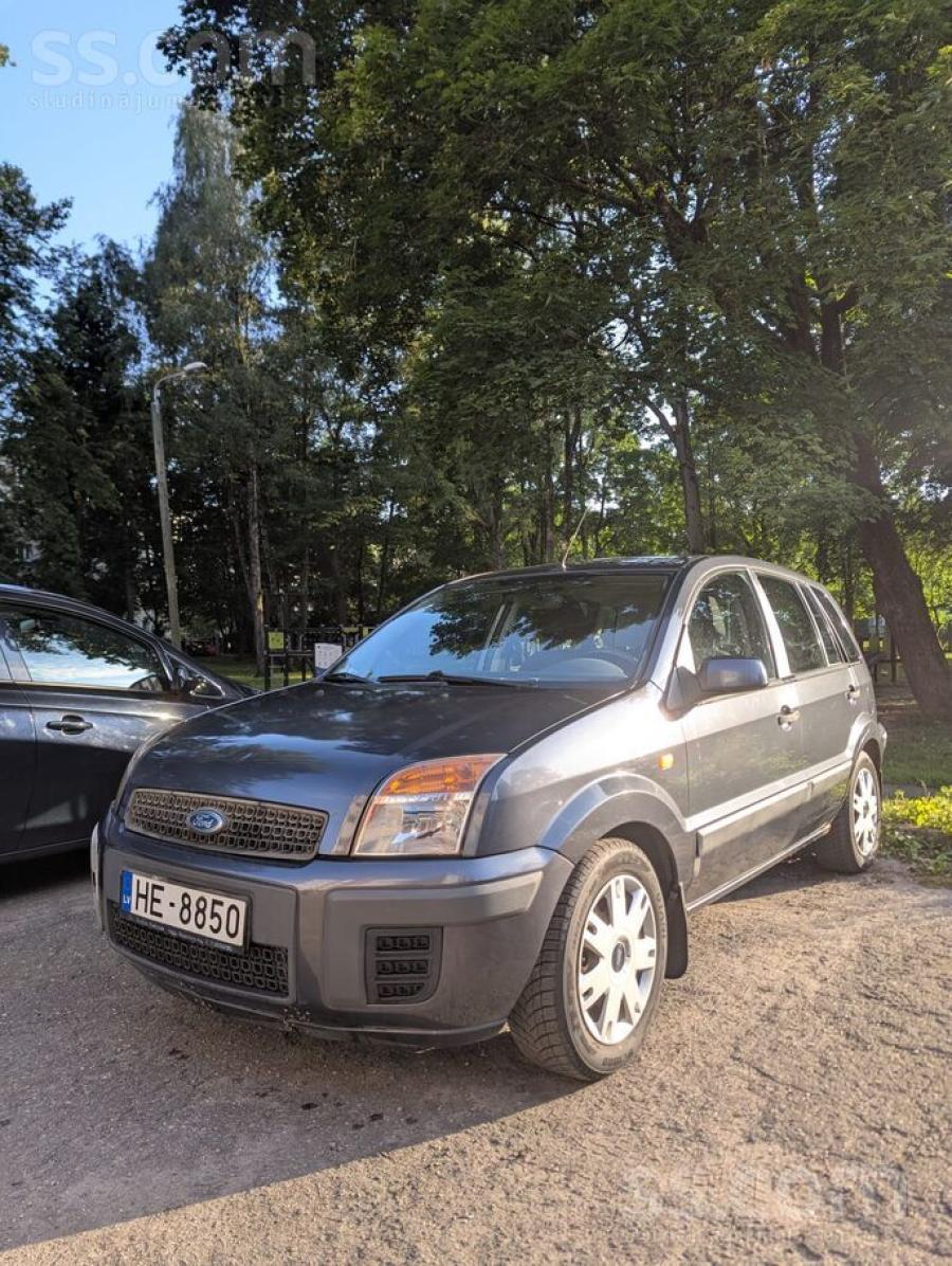 Grey Ford Fusion 2008 in Riga, with an engine capacity of 1.40 L and mileage of 216 thousand km for 2550 €, photo 1 on AUTOMOTO.COM.LV