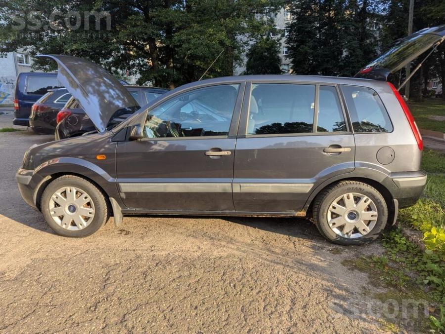 Grey Ford Fusion 2008 in Riga, with an engine capacity of 1.40 L and mileage of 216 thousand km for 2550 €, photo 4 on AUTOMOTO.COM.LV