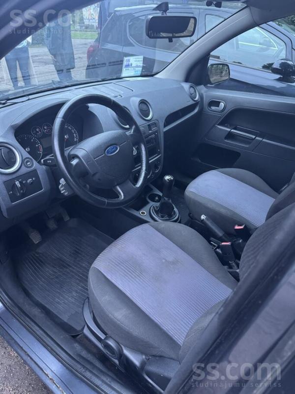 Grey Ford Fusion 2008 in Riga, with an engine capacity of 1.40 L and mileage of 216 thousand km for 1230 €, photo 11 on AUTOMOTO.COM.LV