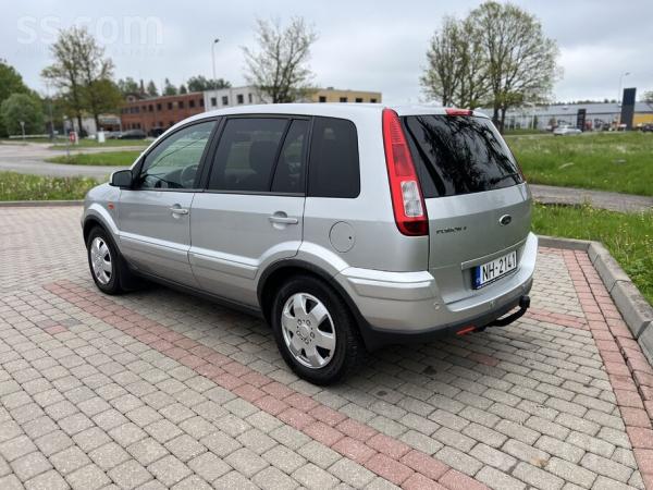 Pelēks Ford Fusion 2009 Cēsis, ar dzinēja tilpumu 1.60 L un nobraukumu 200 tūkst. km par 3250 €, foto 5 vietnē AUTOMOTO.COM.LV