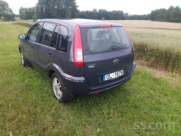 Pelēks Ford Fusion 2011 Valmiera, ar dzinēja tilpumu 1.40 L un nobraukumu 173 tūkst. km par 3550 €, foto 2 vietnē AUTOMOTO.COM.LV
