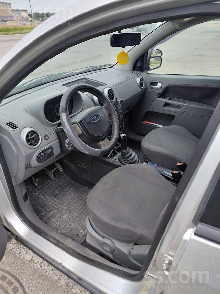 Ford Fusion 2003 Aizkraukle, ar dzinēja tilpumu 1.60 L un nobraukumu 257 tūkst. km par 1350 €, foto 4 vietnē AUTOMOTO.COM.LV