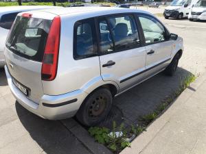 Ford Fusion 2004 in Vilnius, with an engine capacity of 1.40 L and mileage of 150 thousand km for 350 €, photo 4 on AUTOMOTO.COM.LV