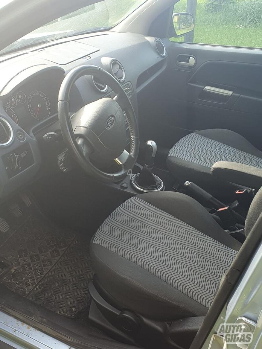 Ford Fusion 2007 in Vilnius, with an engine capacity of 1.60 L and mileage of 124 thousand km for 4490 €, photo 6 on AUTOMOTO.COM.LV