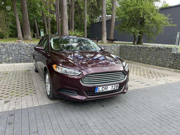 Red Ford Fusion 2013 in Vilnius, with an engine capacity of 2.50 L and mileage of 223 thousand km for 4500 €, photo 3 on AUTOMOTO.COM.LV