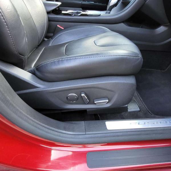 Red Ford Fusion 2016 in Vilnius, with an engine capacity of 2.00 L and mileage of 187 thousand km for 11499 €, photo 8 on AUTOMOTO.COM.LV