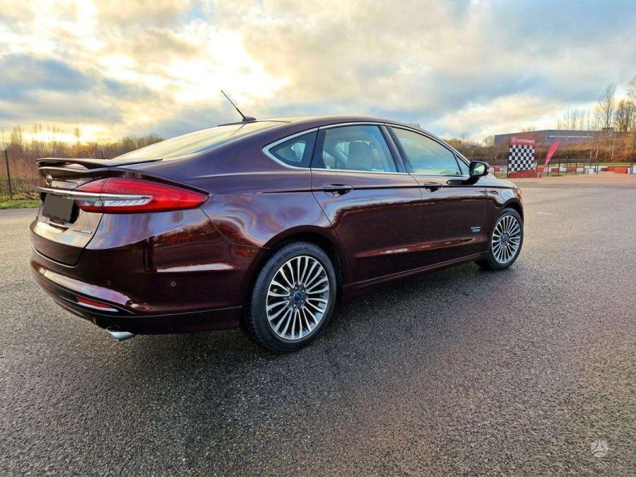 Red Ford Fusion 2018 in Siauliai, with an engine capacity of 1.97 L and mileage of 78 thousand km for 14000 €, photo 4 on AUTOMOTO.COM.LV