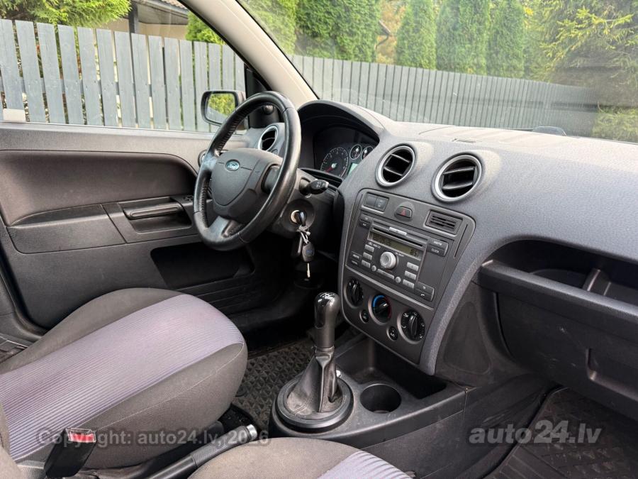 Sarkans Ford Fusion 2006 Tallina, ar dzinēja tilpumu 1.40 L un nobraukumu 139 tūkst. km par 1500 €, foto 9 vietnē AUTOMOTO.COM.LV