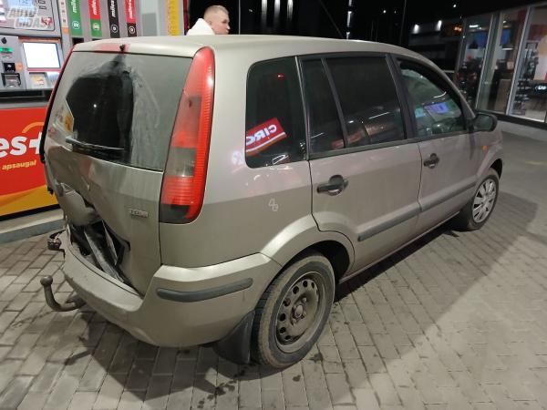 Ford Fusion 2003 in Vilnius, with an engine capacity of 1.40 L and mileage of 280 thousand km for 250 €, photo 3 on AUTOMOTO.COM.LV