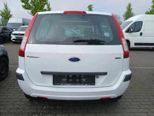 Balts Ford Fusion 2009 Limbaži, ar dzinēja tilpumu 1.60 L un nobraukumu 43 tūkst. km par 5950 €, foto 7 vietnē AUTOMOTO.COM.LV