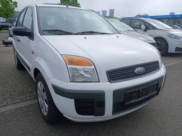 White Ford Fusion 2009 in Limbazi, with an engine capacity of 1.60 L and mileage of 43 thousand km for 5950 €, photo 5 on AUTOMOTO.COM.LV