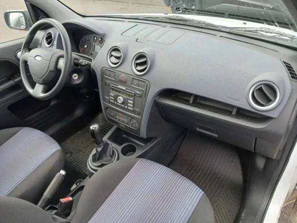 White Ford Fusion 2009 in Limbazi, with an engine capacity of 1.60 L and mileage of 43 thousand km for 5950 €, photo 10 on AUTOMOTO.COM.LV