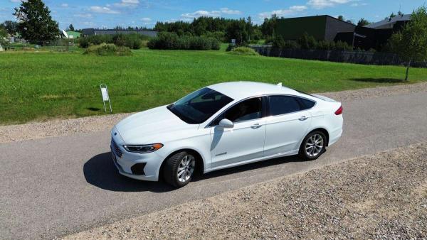 White Ford Fusion 2019 in Kaunas, with an engine capacity of 2.00 L and mileage of 102 thousand km for 9500 €, photo 1 on AUTOMOTO.COM.LV