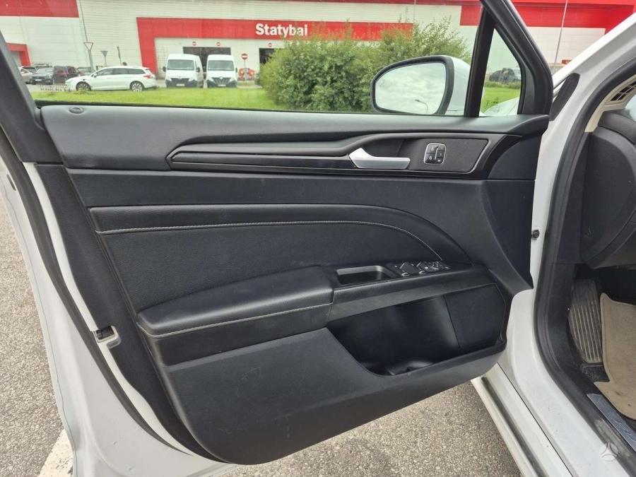 White Ford Fusion 2019 in Vilnius, with an engine capacity of 2.00 L and mileage of 158 thousand km for 11300 €, photo 8 on AUTOMOTO.COM.LV