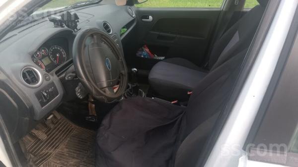 Balts Ford Fusion 2008 Jelgava, ar dzinēja tilpumu 1.40 L un nobraukumu 238 tūkst. km par 1900 €, foto 3 vietnē AUTOMOTO.COM.LV