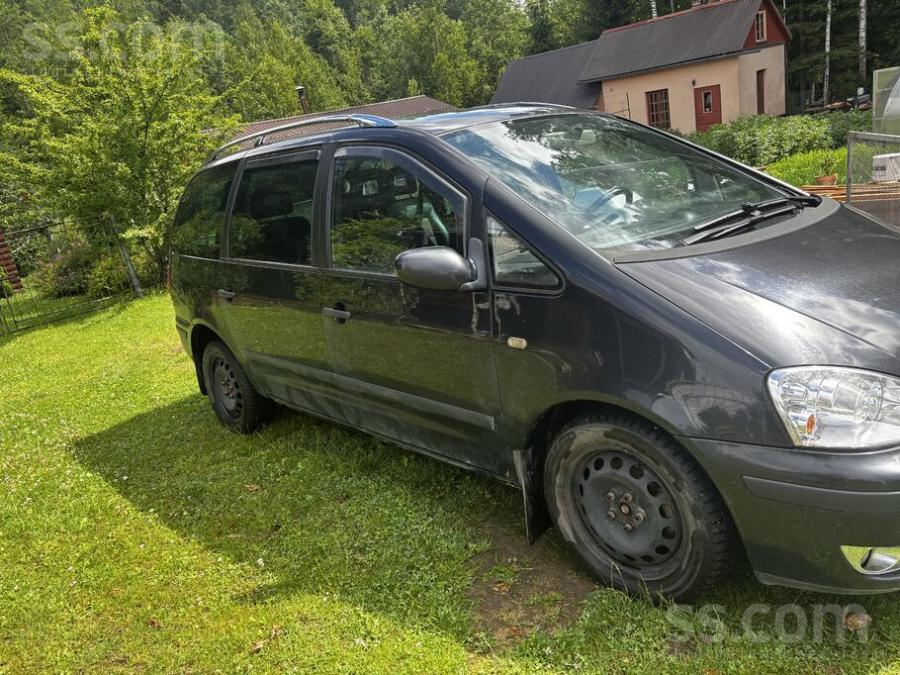 Black Ford Galaxy 2004 in Jekabpils, with an engine capacity of 1.90 L and mileage of 256 thousand km for 1500 €, photo 4 on AUTOMOTO.COM.LV