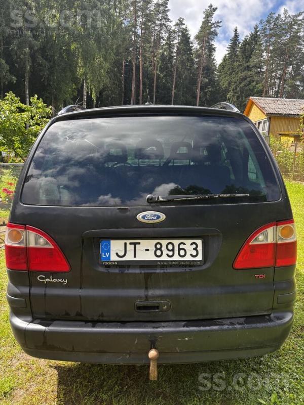 Black Ford Galaxy 2004 in Jekabpils, with an engine capacity of 1.90 L and mileage of 256 thousand km for 1500 €, photo 4 on AUTOMOTO.COM.LV