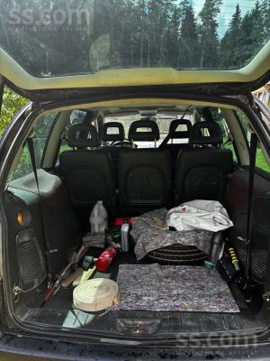 Black Ford Galaxy 2004 in Jekabpils, with an engine capacity of 1.90 L and mileage of 256 thousand km for 1500 €, photo 10 on AUTOMOTO.COM.LV
