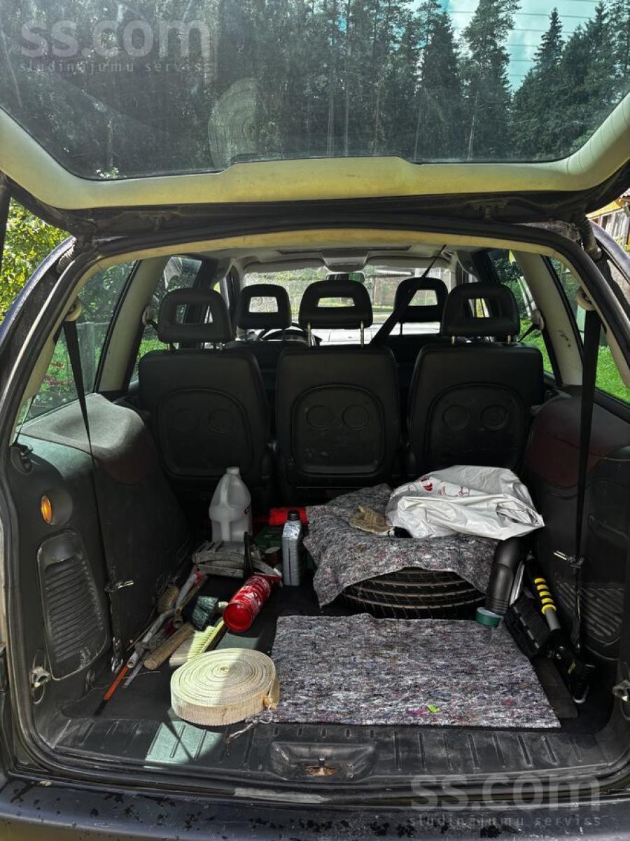 Black Ford Galaxy 2004 in Jekabpils, with an engine capacity of 1.90 L and mileage of 256 thousand km for 1500 €, photo 10 on AUTOMOTO.COM.LV