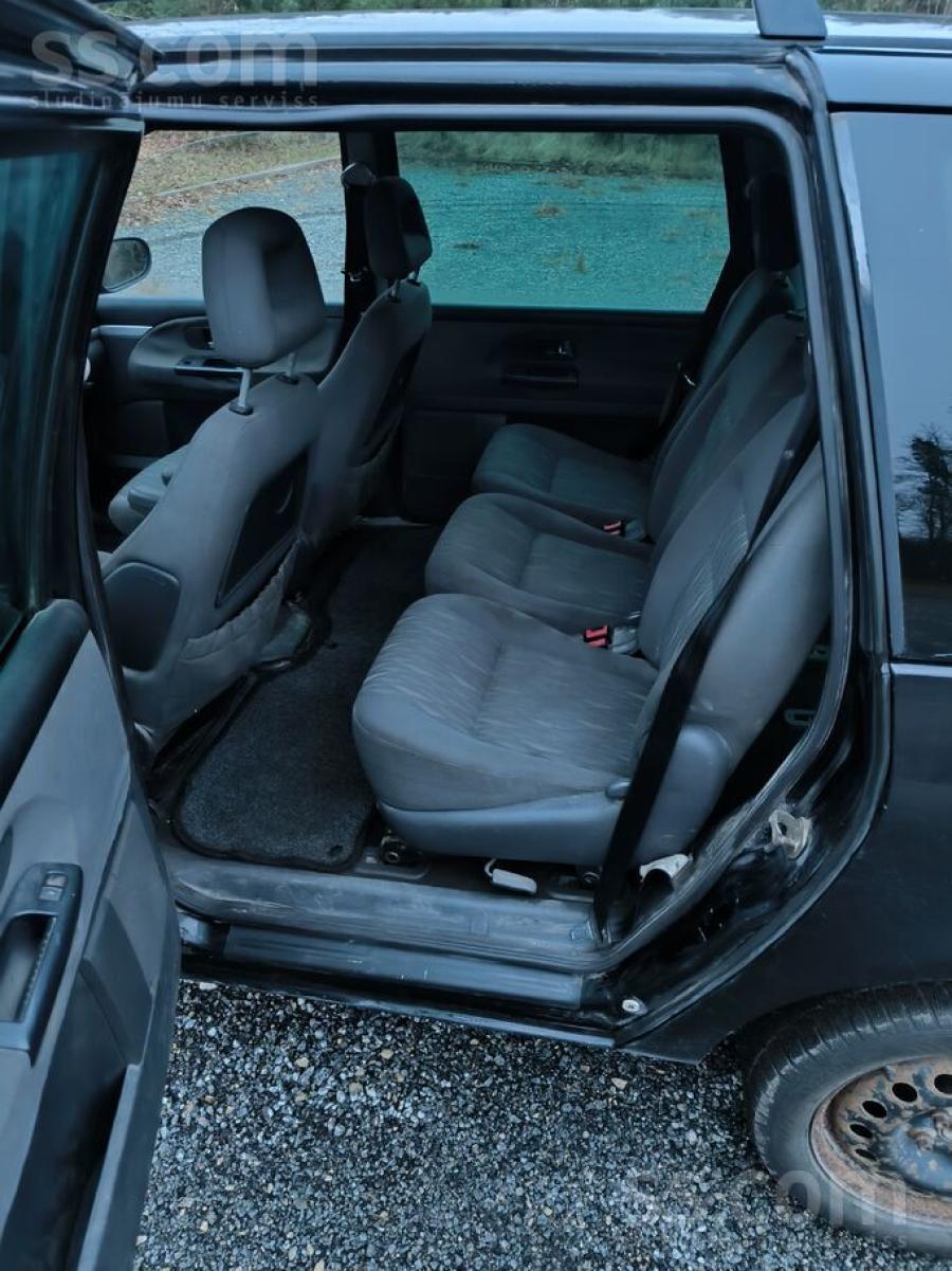 Black Ford Galaxy 2002 in Limbazi, with an engine capacity of 1.90 L and mileage of 472 thousand km for 1200 €, photo 6 on AUTOMOTO.COM.LV