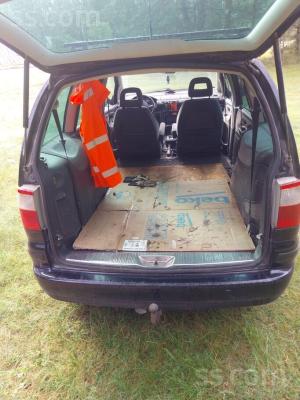 Black Ford Galaxy 2002 in Daugavpils, with an engine capacity of 1.90 L and mileage of 356 thousand km for 1045 €, photo 8 on AUTOMOTO.COM.LV