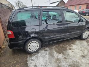 Black Ford Galaxy 2003 in Daugavpils, with an engine capacity of 1.90 L and mileage of 285 thousand km for 1450 €, photo 5 on AUTOMOTO.COM.LV