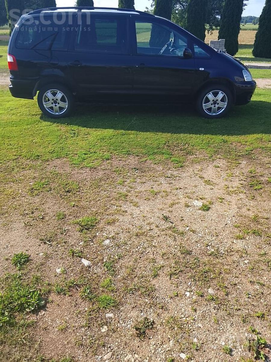 Black Ford Galaxy 2003 in Valmiera, with an engine capacity of 1.90 L and mileage of 580 thousand km for 700 €, photo 4 on AUTOMOTO.COM.LV