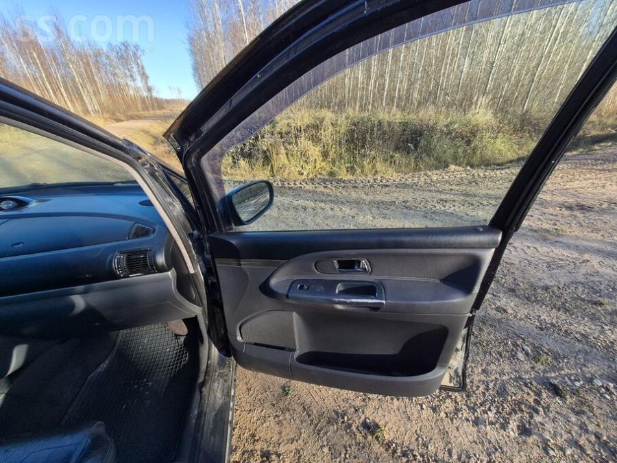 Melns Ford Galaxy 2003 Bauska, ar dzinēja tilpumu 1.90 L un nobraukumu 348 tūkst. km par 1300 €, foto 9 vietnē AUTOMOTO.COM.LV