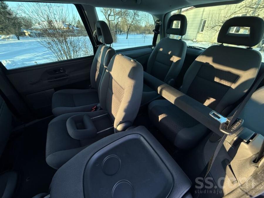 Melns Ford Galaxy 2004 Jelgava, ar dzinēja tilpumu 2.30 L un nobraukumu 291 tūkst. km par 2200 €, foto 13 vietnē AUTOMOTO.COM.LV