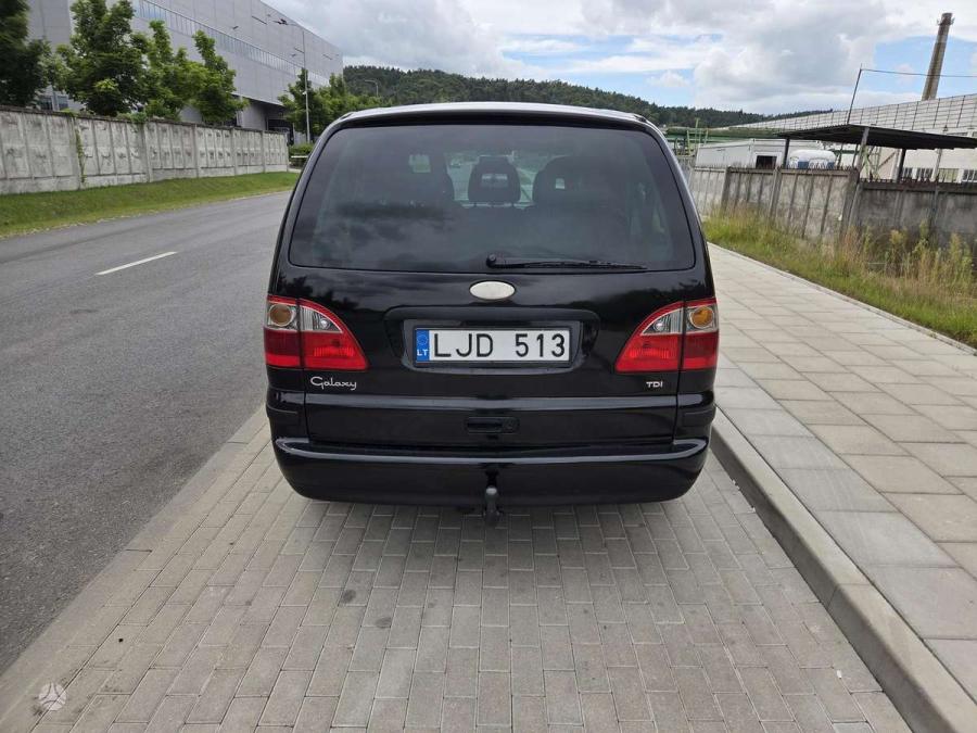 Black Ford Galaxy 2005 in Vilnius, with an engine capacity of 1.90 L and mileage of 267 thousand km for 1750 €, photo 7 on AUTOMOTO.COM.LV