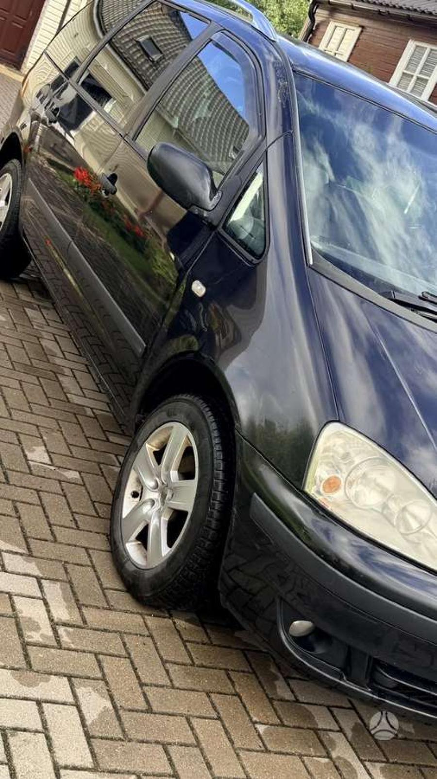 Black Ford Galaxy 2005 in Kaunas, with an engine capacity of 1.90 L and mileage of 350 thousand km for 900 €, photo 1 on AUTOMOTO.COM.LV