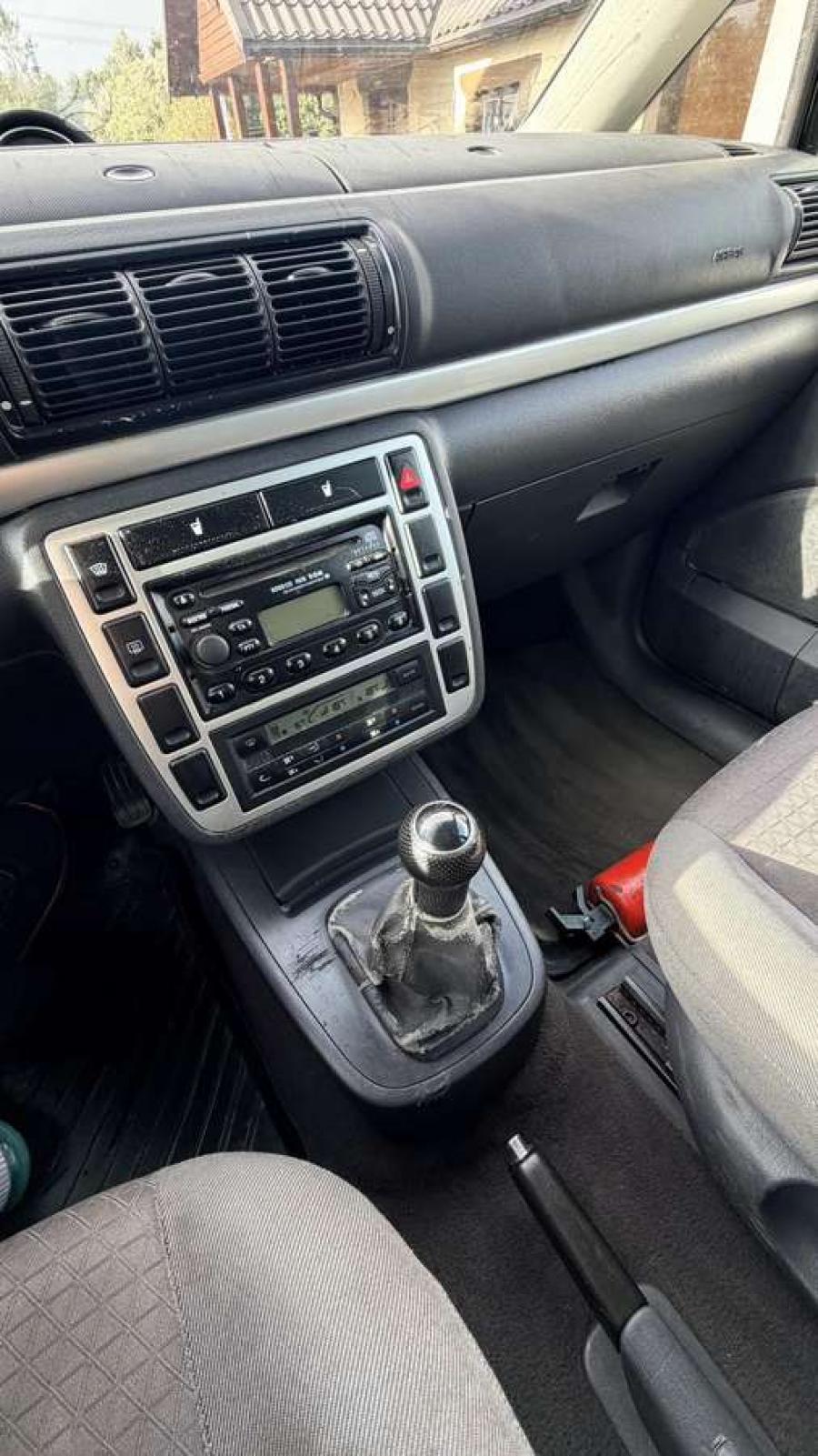 Black Ford Galaxy 2005 in Kaunas, with an engine capacity of 1.90 L and mileage of 350 thousand km for 900 €, photo 6 on AUTOMOTO.COM.LV