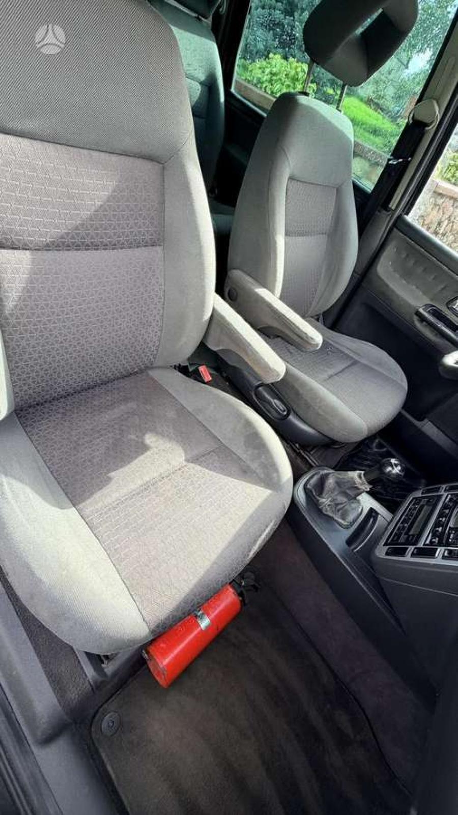 Black Ford Galaxy 2005 in Kaunas, with an engine capacity of 1.90 L and mileage of 350 thousand km for 900 €, photo 8 on AUTOMOTO.COM.LV