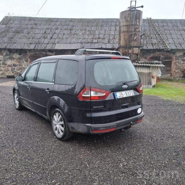 Melns Ford Galaxy 2006 Cēsis, ar dzinēja tilpumu 1.80 L un nobraukumu 307 tūkst. km par 2100 €, foto 4 vietnē AUTOMOTO.COM.LV