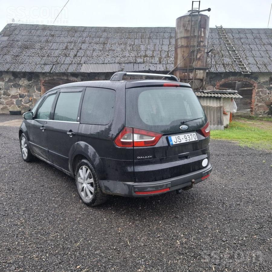 Black Ford Galaxy 2006 in Cesis, with an engine capacity of 1.80 L and mileage of 307 thousand km for 2100 €, photo 5 on AUTOMOTO.COM.LV
