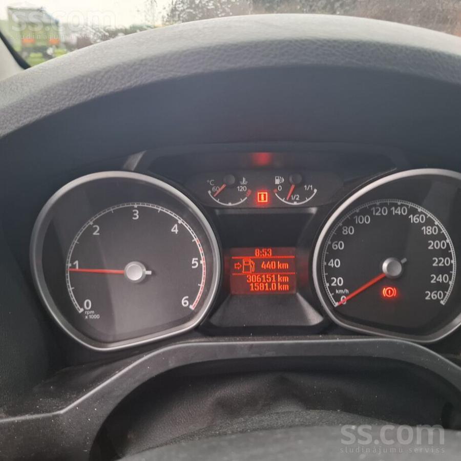 Black Ford Galaxy 2006 in Cesis, with an engine capacity of 1.80 L and mileage of 307 thousand km for 2100 €, photo 11 on AUTOMOTO.COM.LV