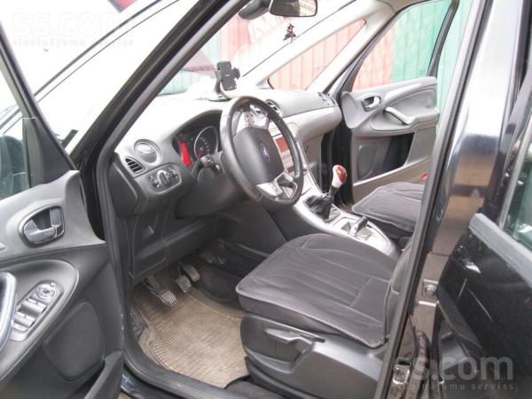 Black Ford Galaxy 2007 in Saldus, with an engine capacity of 1.80 L and mileage of 300 thousand km for 3800 €, photo 1 on AUTOMOTO.COM.LV