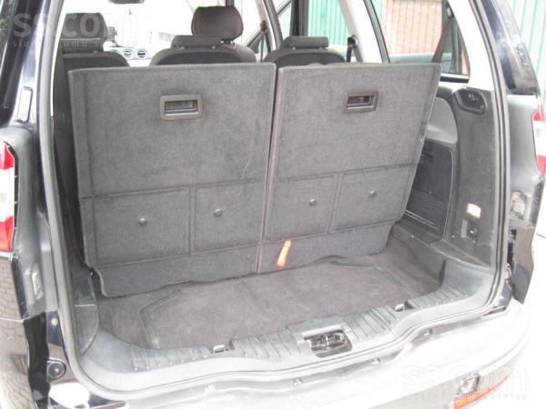 Black Ford Galaxy 2007 in Saldus, with an engine capacity of 1.80 L and mileage of 300 thousand km for 3800 €, photo 3 on AUTOMOTO.COM.LV