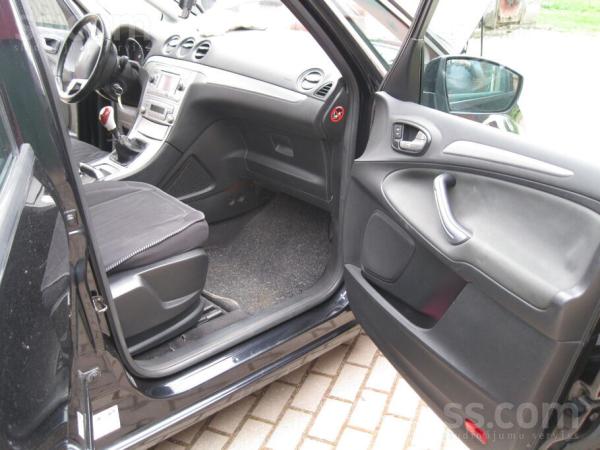 Black Ford Galaxy 2007 in Saldus, with an engine capacity of 1.80 L and mileage of 300 thousand km for 3800 €, photo 5 on AUTOMOTO.COM.LV