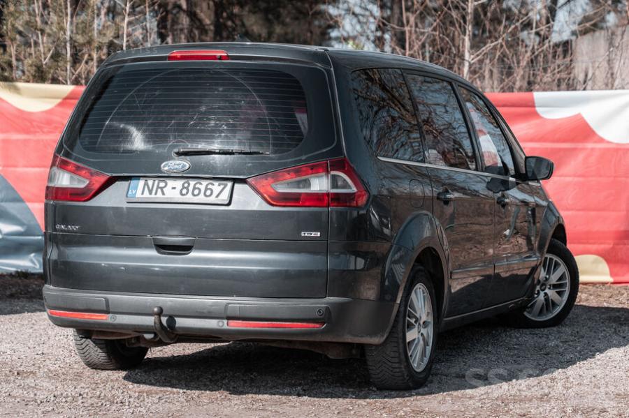 Melns Ford Galaxy 2007 Rīga, ar dzinēja tilpumu 2.00 L un nobraukumu 217 tūkst. km par 2900 €, foto 4 vietnē AUTOMOTO.COM.LV